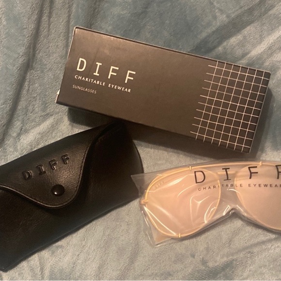 Diff Eyewear | Accessories | Nwt Awesome Gold Toned Multi Colored ...